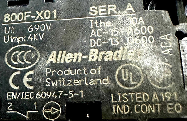 Allen-Bradley 800F-X01 Three Contact Blocks W/ Toggle Selector Switch