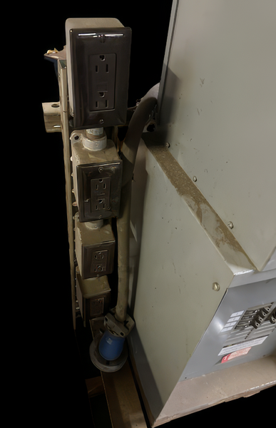 Square D Mobile Power Distribution 8 Outlet Breaker Panel 208V 1 Ph to