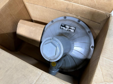 Fisher CS800IR Iron Threaded Pressure Reducing Regulator Valve 1-3/8"