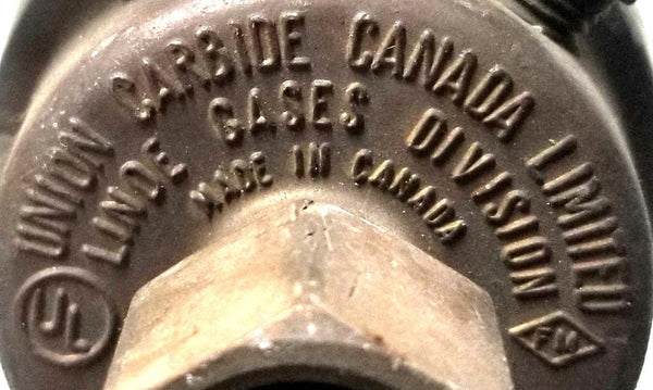 Union Carbide Linde CGA-540 Oxygen Regulator W/ Two Union Carbide Gaug