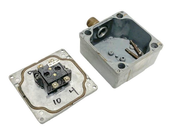 Cutler-Hammer 10250H3517A Control Station Enclosure Box Push Button Sw ...