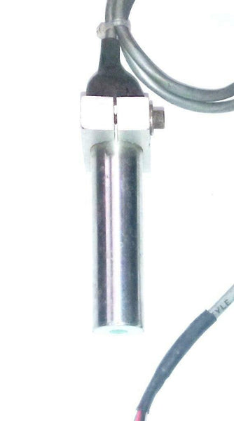 Red Lion Controls PSAC0000 Proximity Sensor W/Mounting Bracket